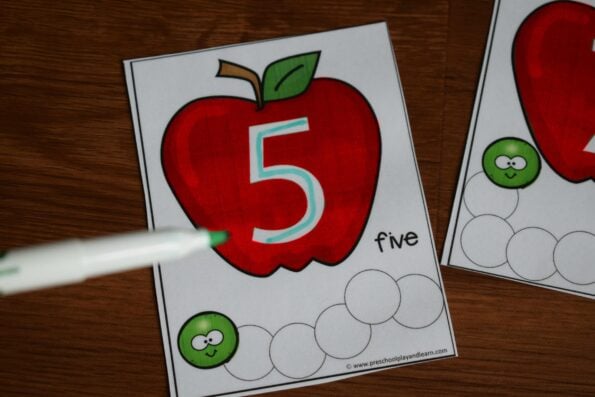 🍎 Count to 10 Apple Playdough Mats FREE Printable Activity