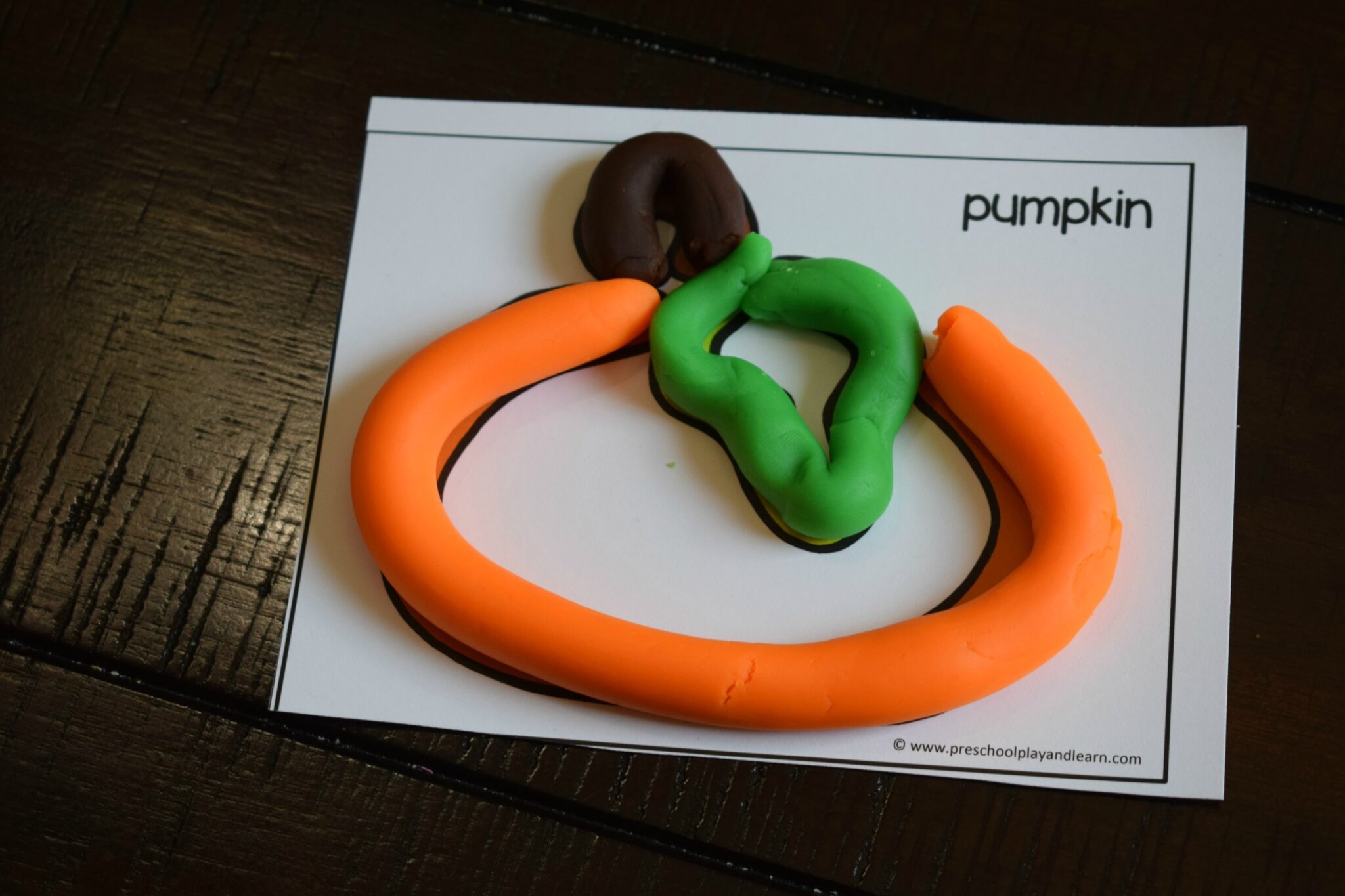 🍂 FREE Printable Fall Playdough Mats Activity