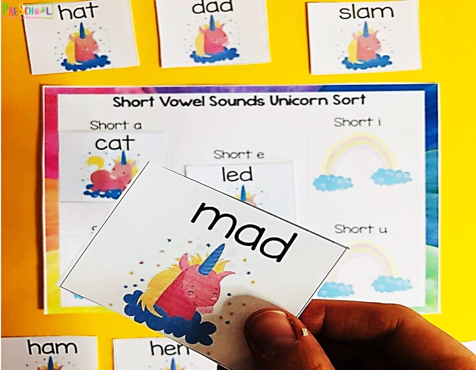 🦄 FREE Printable Unicorn Short Vowels Activity