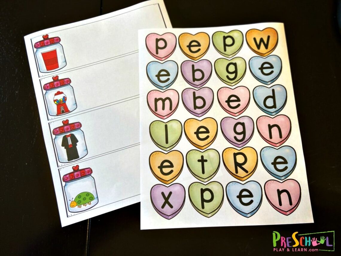 💕FREE Printable Valentines Day CVC Words Activity